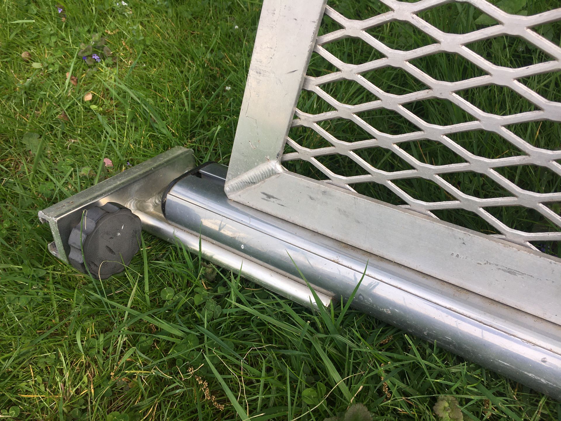 Thule TracRac G2 Cargo Divider/Window Guard & Toolbox Mounts for Sale ...