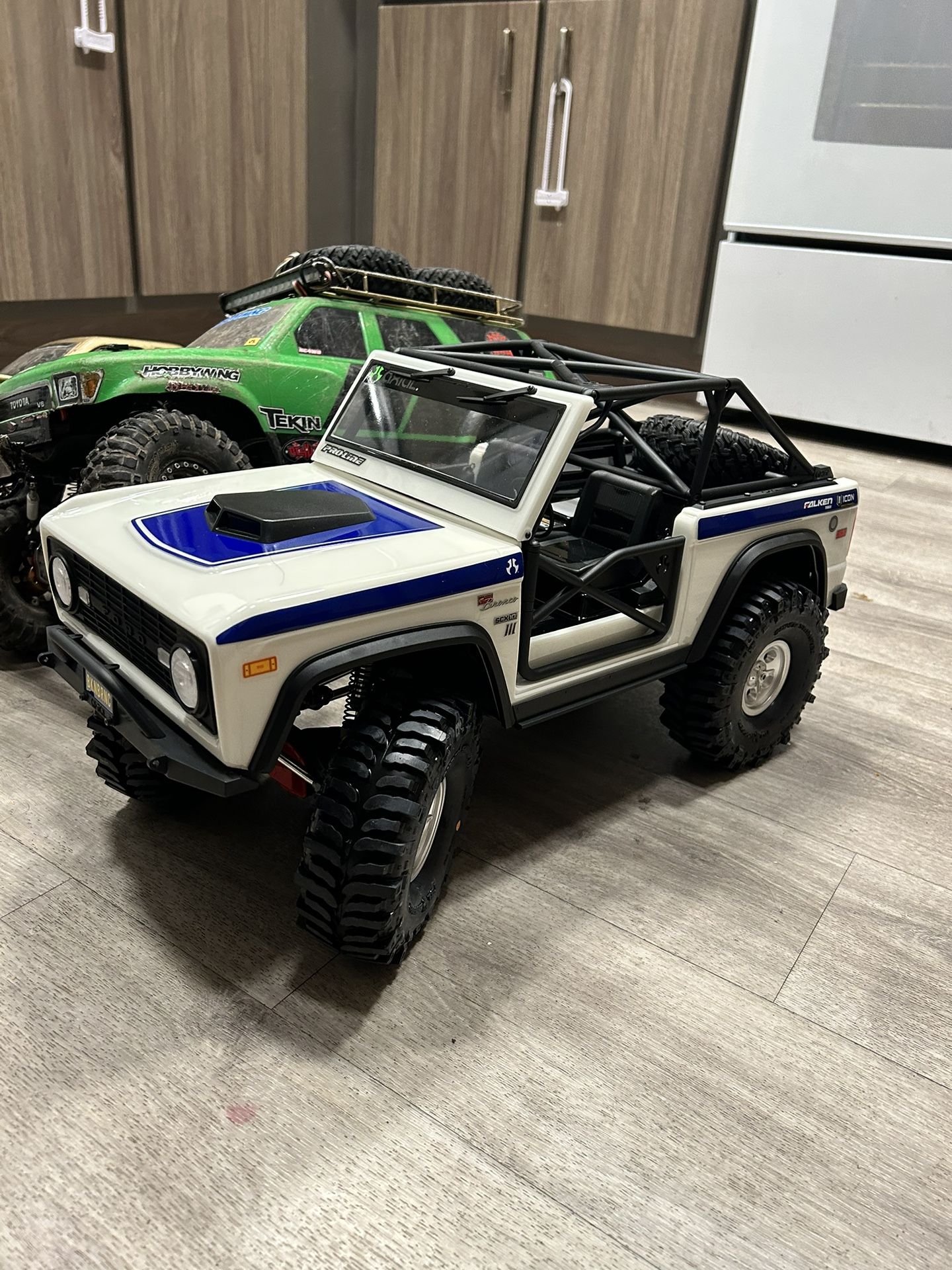 Axial 10-3 Early Bronco for Sale in West Sacramento, CA - OfferUp
