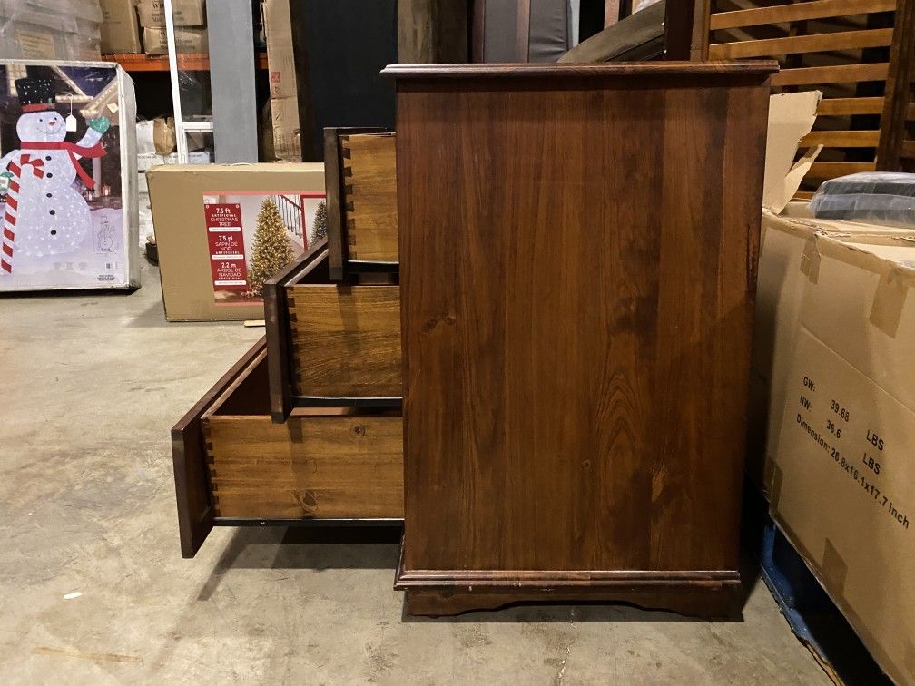 PIER 1 Pyramid Collection 6-Drawer Dresser for Sale in Auburn, WA - OfferUp