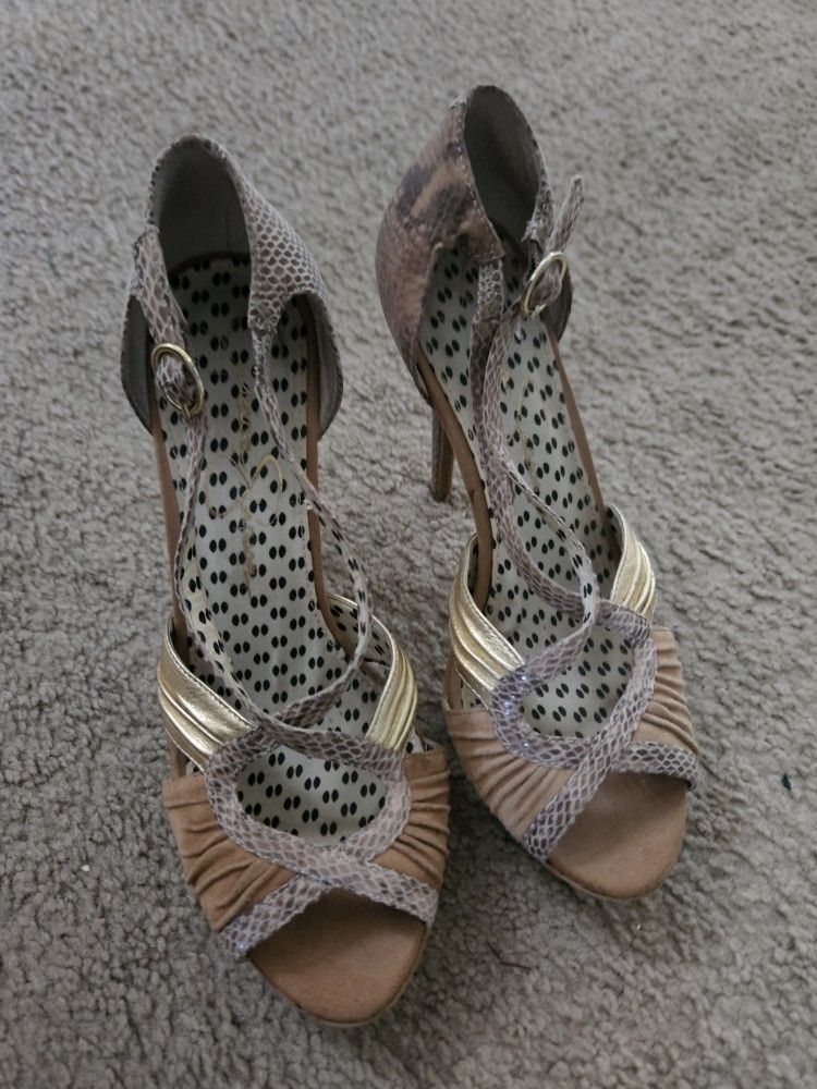 Size 8. Jessica Simpson for Sale in Reedley, CA - OfferUp