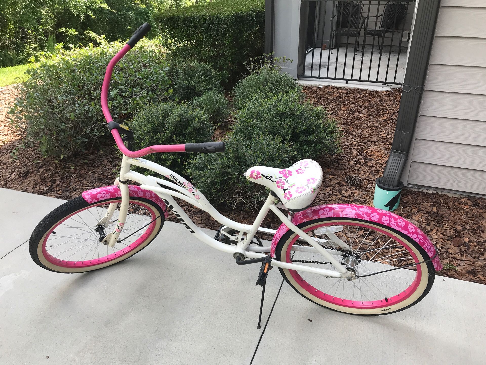 Avigo 24 inch Malibu Cruiser Bike - Girls Bicycle for Sale in Jacksonville, FL - OfferUp