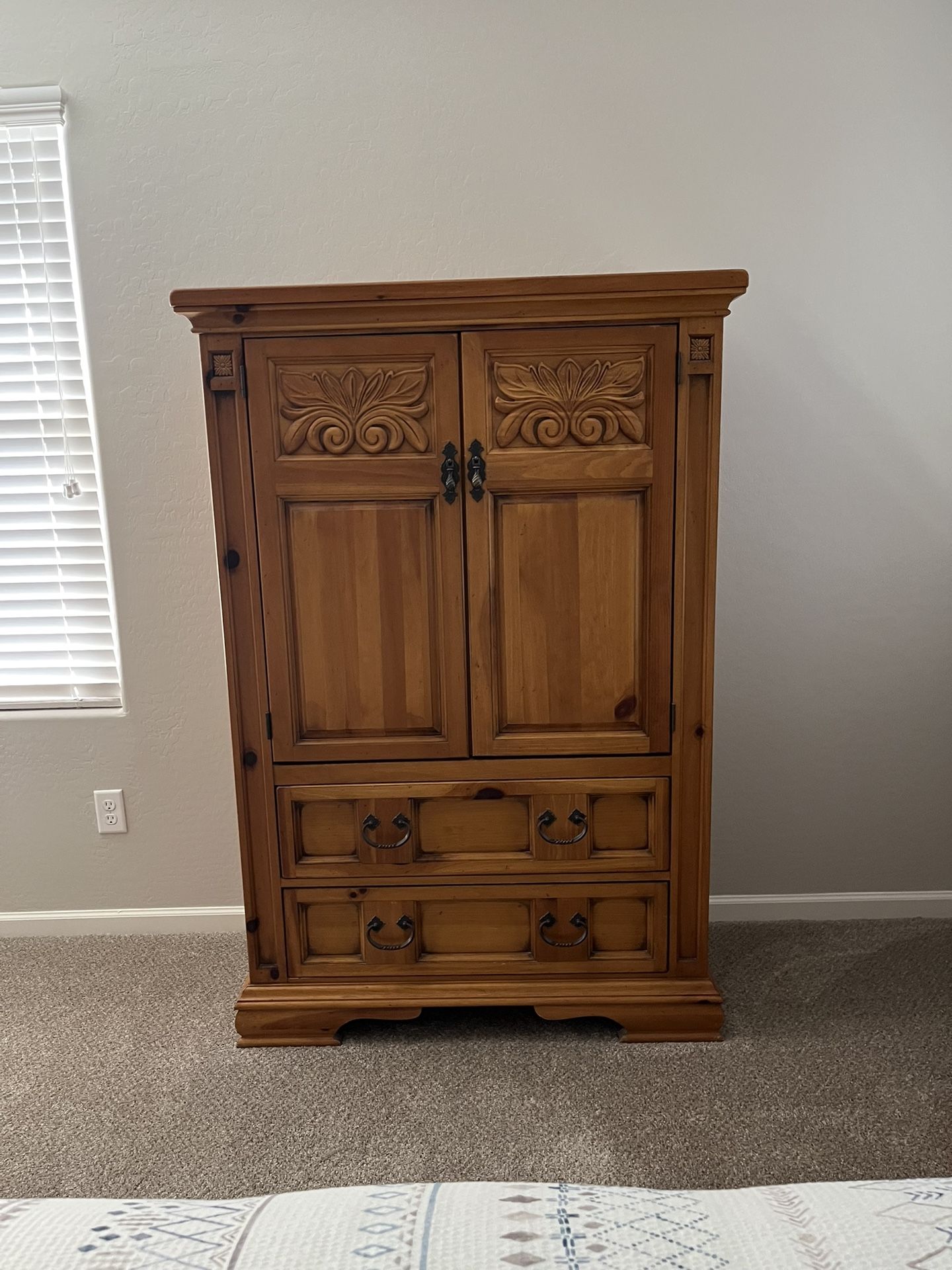 Bedroom Set- Solid Wood for Sale in Phoenix, AZ - OfferUp
