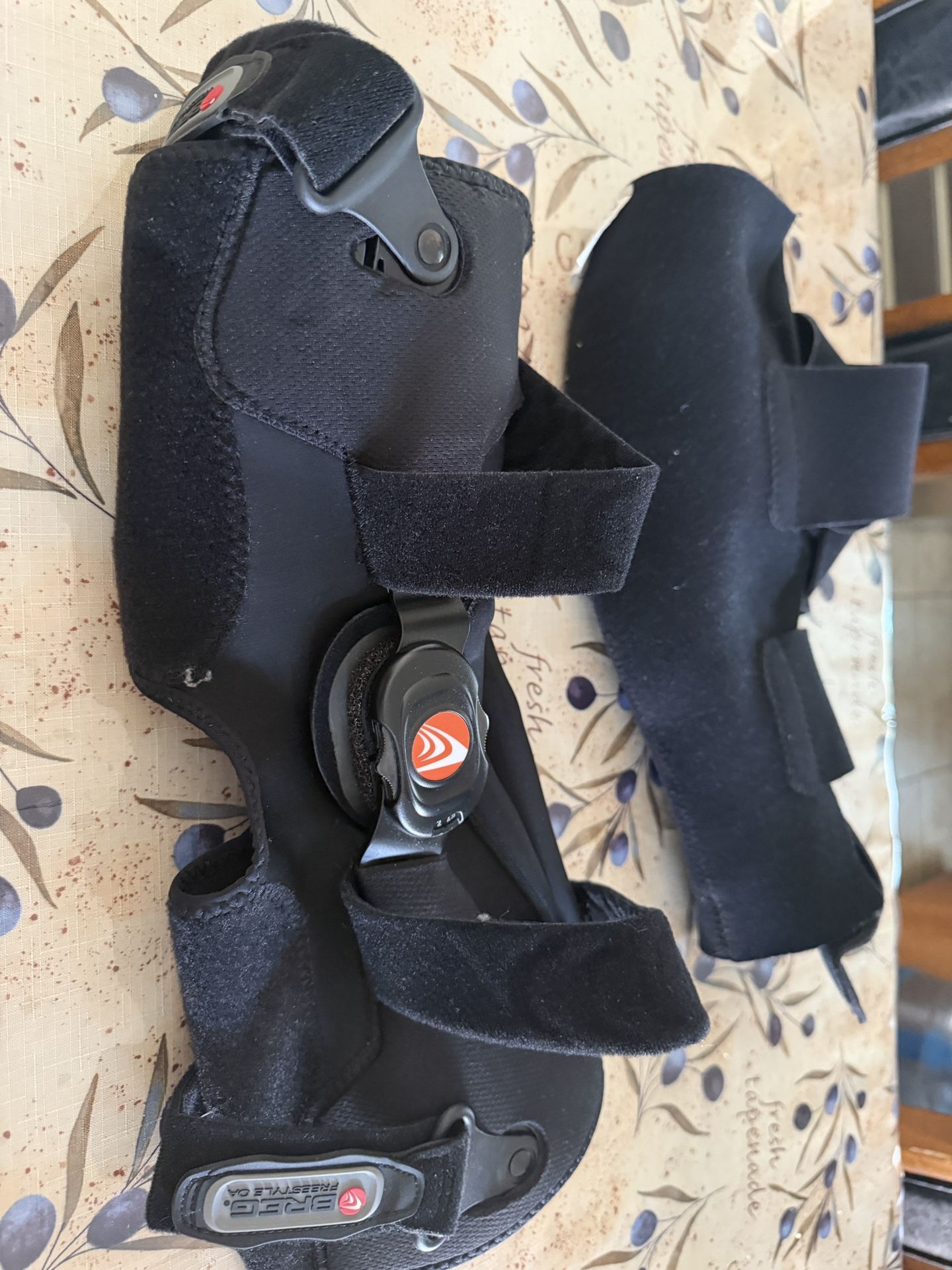Breg Freestyle OA Medial Knee Brace right Leg for Sale in El Cajon, CA ...