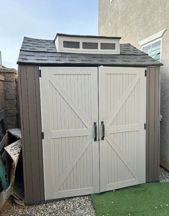 Rubbermaid Large Resin Plastic Vinyl Outdoor Storage Shed with Floor (7 ...