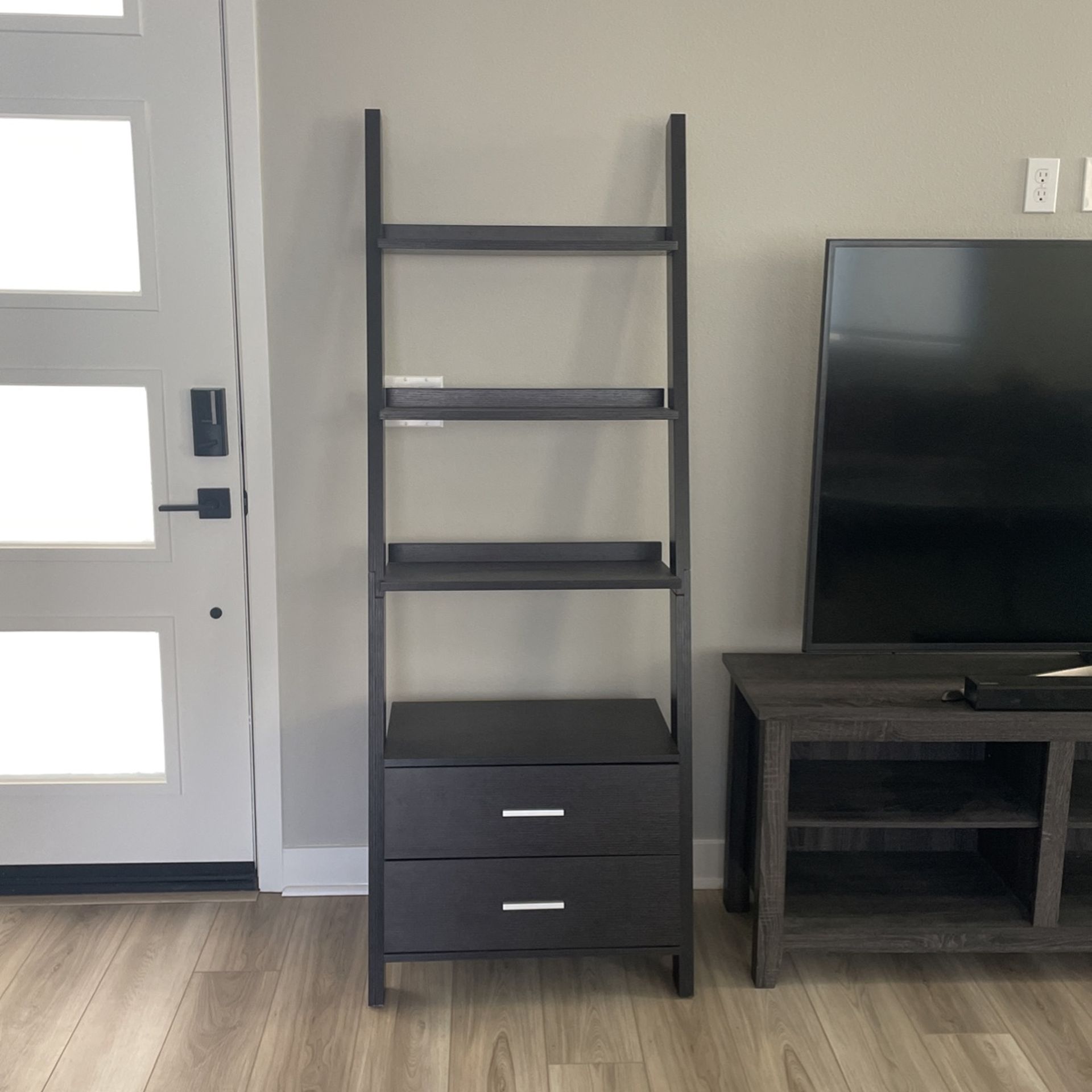 Leaning Stand for Sale in Gardena, CA - OfferUp