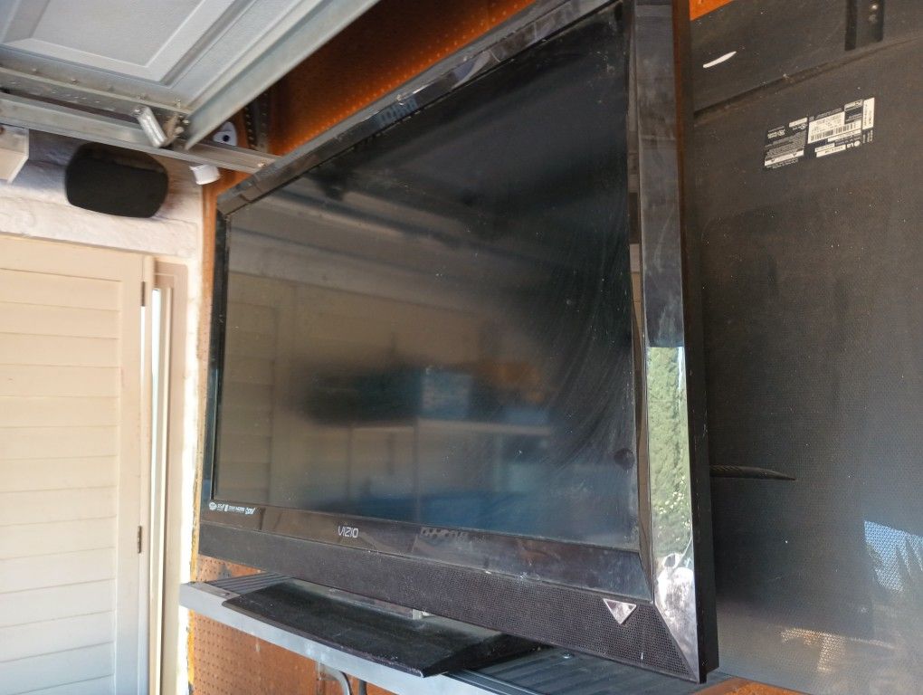 32-in Vizio Flat Screen for Sale in Jamul, CA - OfferUp