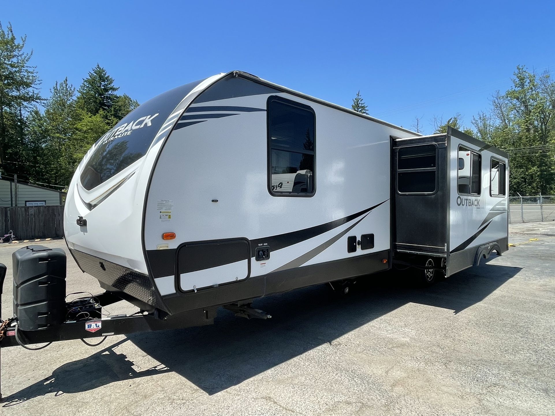 2019 Keystone Outback ultralight for Sale in Tacoma, WA - OfferUp
