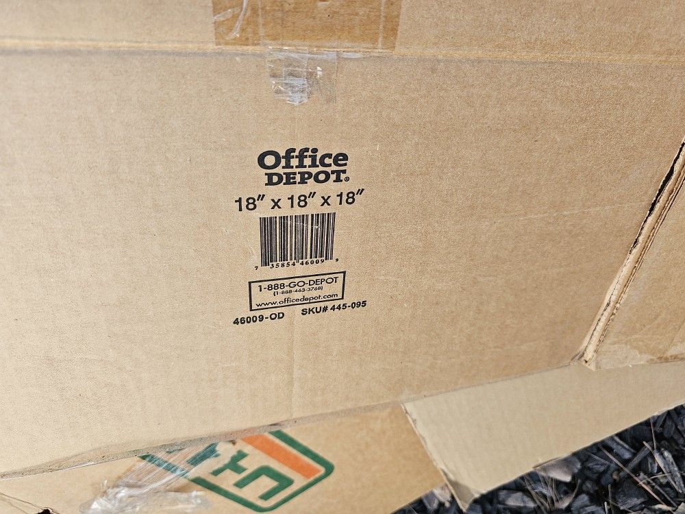 FREE Moving / Shipping Box (1) 18x18x18 & (2) 24x18x12 for Sale in Los ...