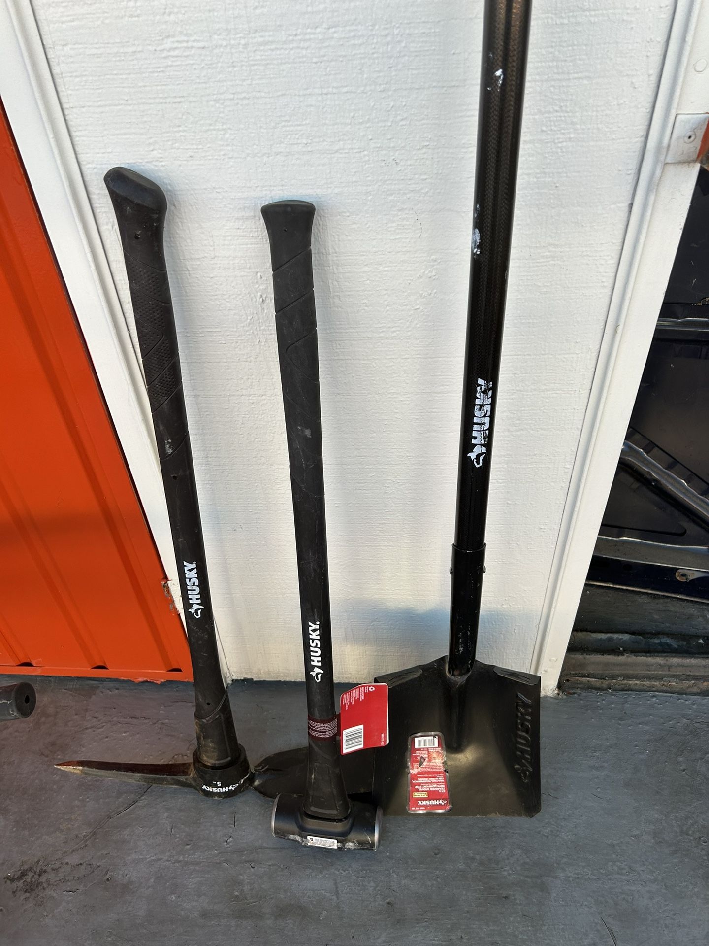 HUSKY SLEDGE HAMMER,SHOVEL,PICK for Sale in Beverly Hills, CA - OfferUp