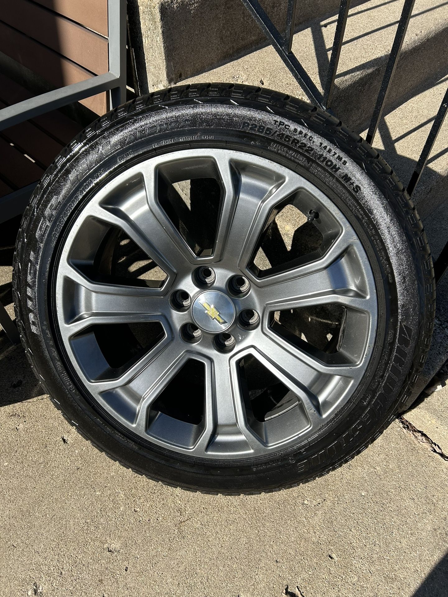 22 Inch Gmc Denali Wheels And Tires for Sale in Streamwood, IL - OfferUp