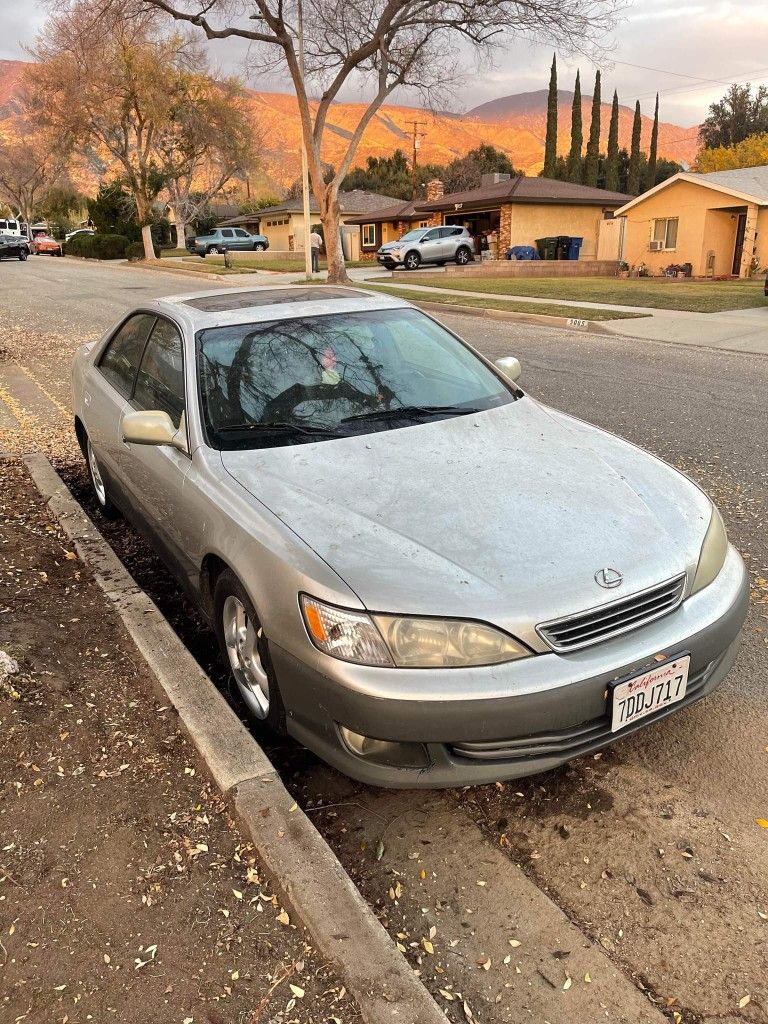 2000 Lexus ES 300 for Sale in San Bernardino, CA - OfferUp
