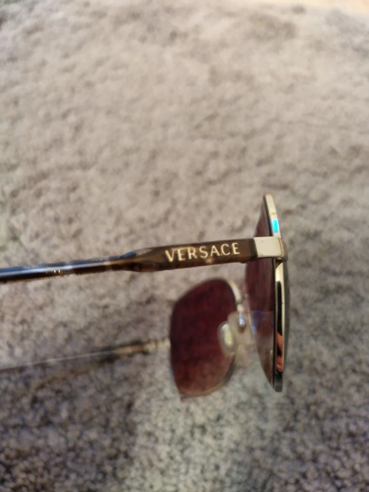 REAL Versace Sunglasses Unisex for Sale in Everett, WA - OfferUp