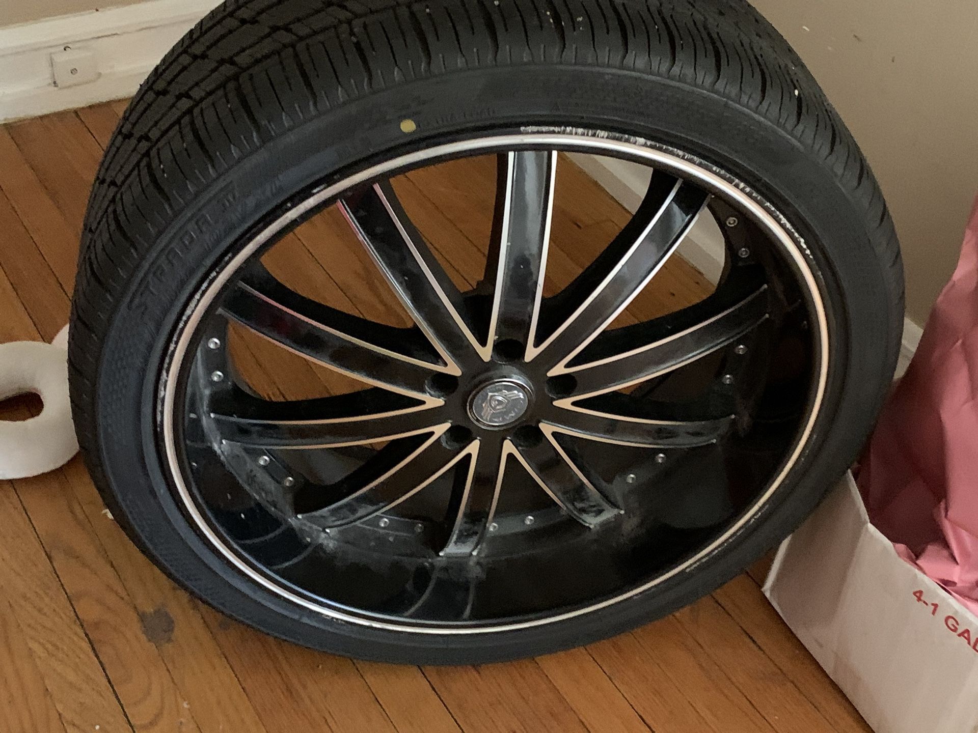 Got 4 Rims (22s) No Cracks And No Dents 5 Lugs 550$ for Sale in Chicago ...