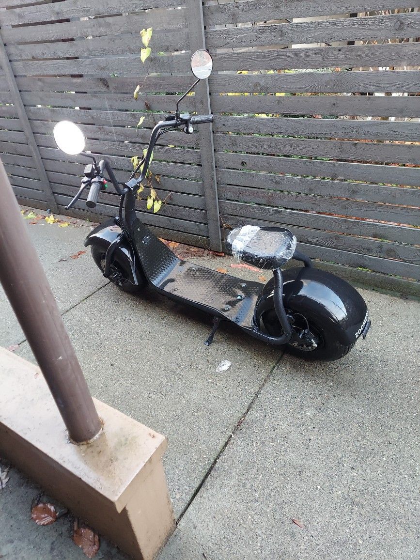 ZOOMERS Electric Scooter for Sale in Seattle, WA - OfferUp