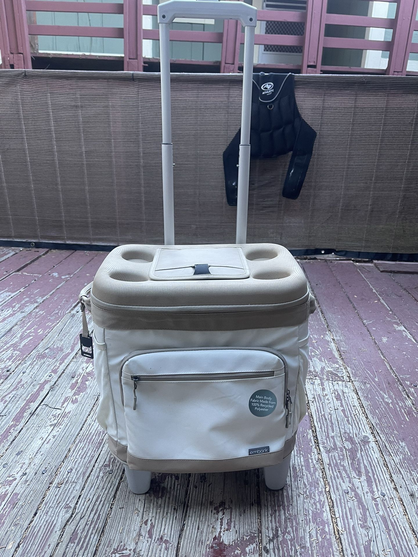 Rolling Ice Chest From Target for Sale in Crestline, CA - OfferUp