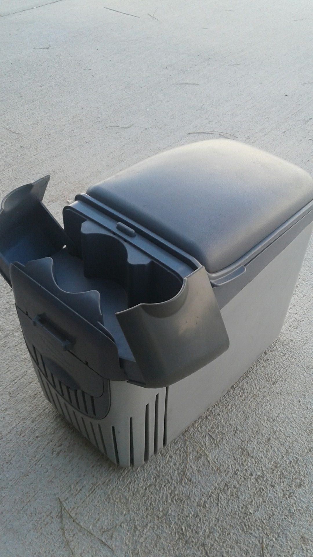 Johnlite JML 3810 (12v) Travel Cooler/Warmer with cup holders for Sale ...