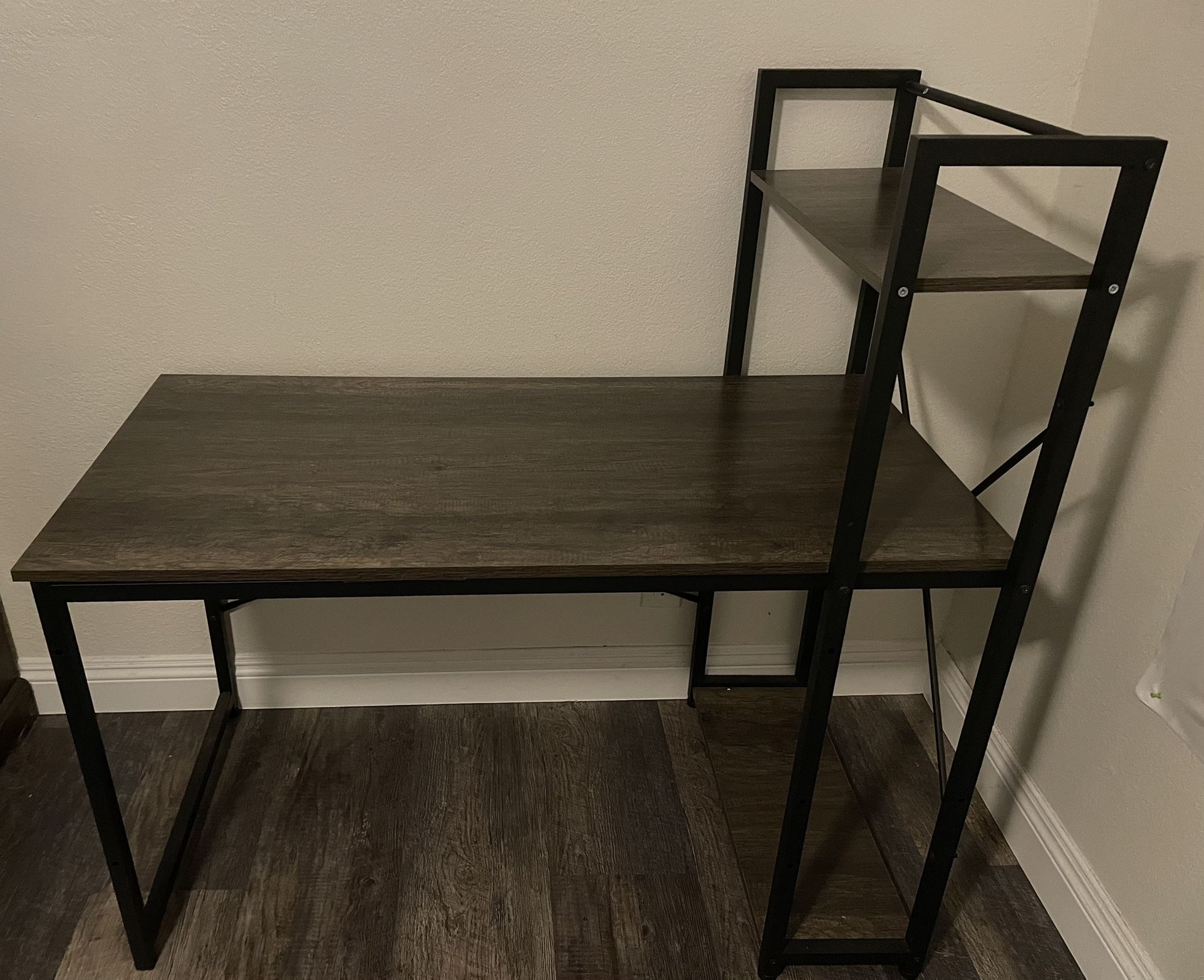 Computer desk for Sale in Huntington Park, CA - OfferUp