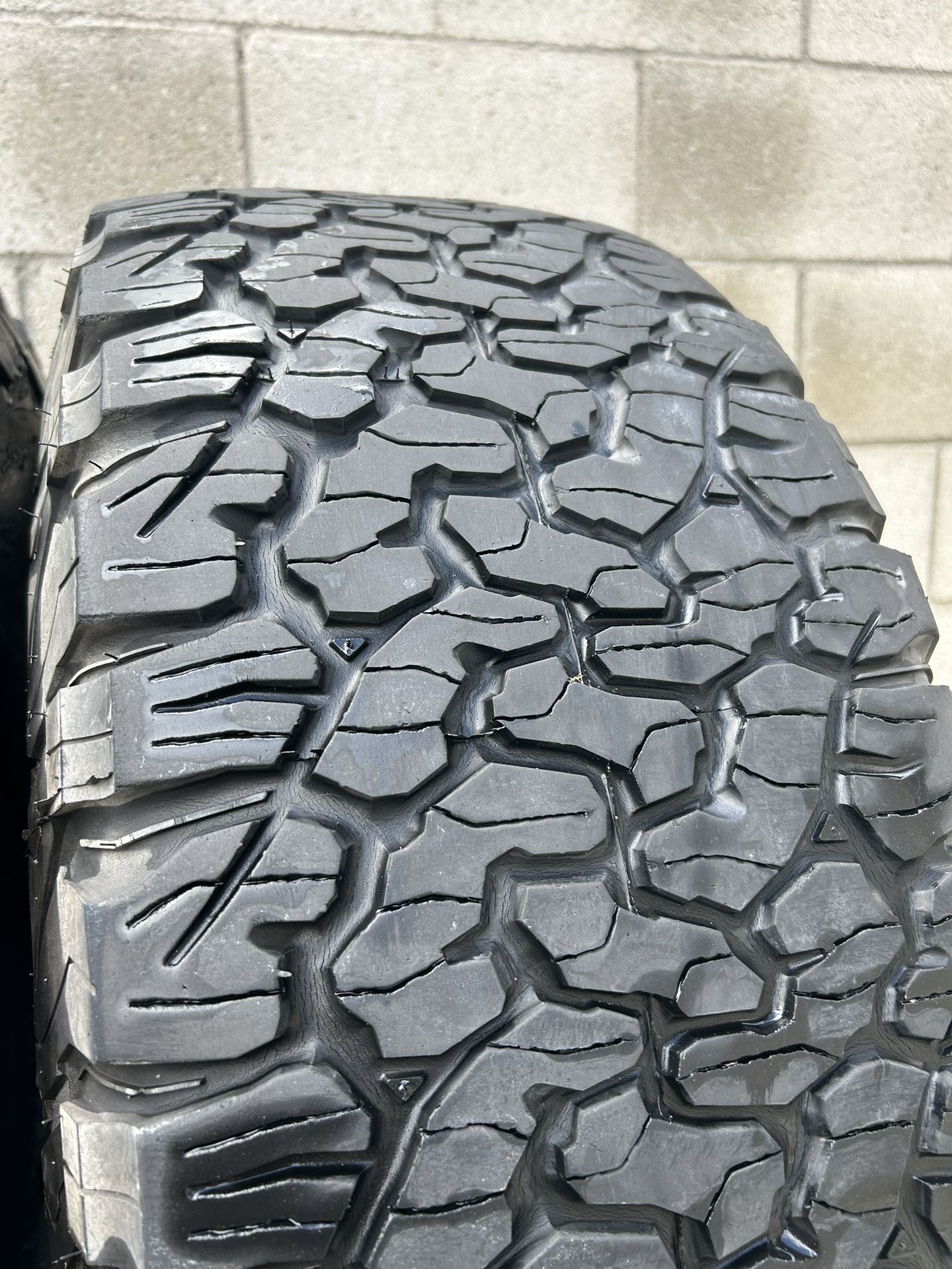 BF Goodrich KO2 35x12.50R17 for Sale in Moreno Valley, CA - OfferUp