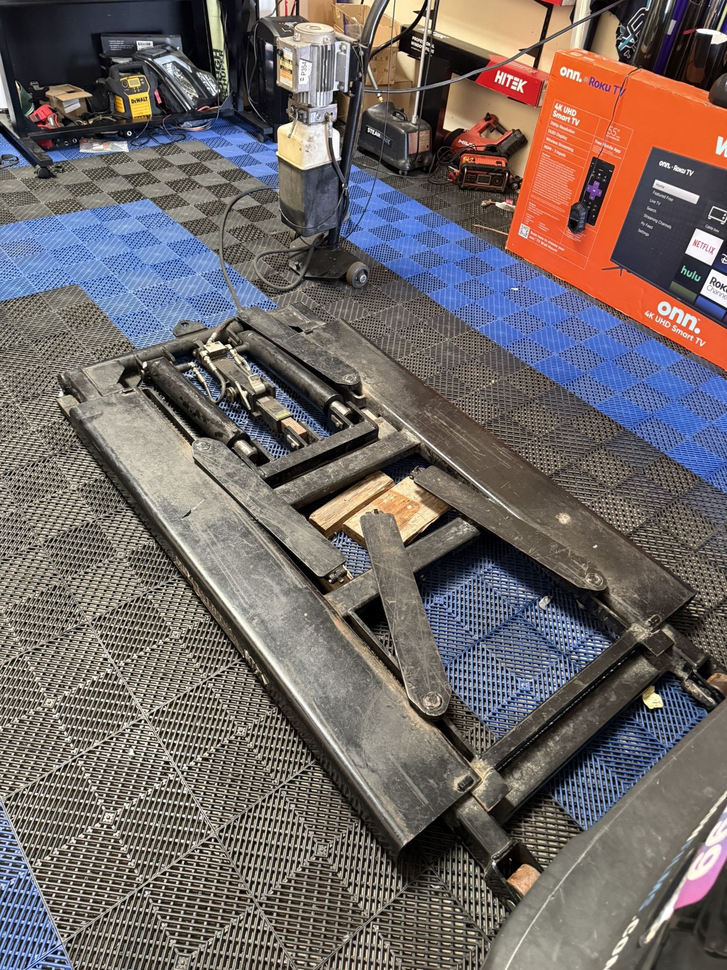 Automotive Hydraulic Scissor Lift Car Lift for Sale in Rialto, CA - OfferUp