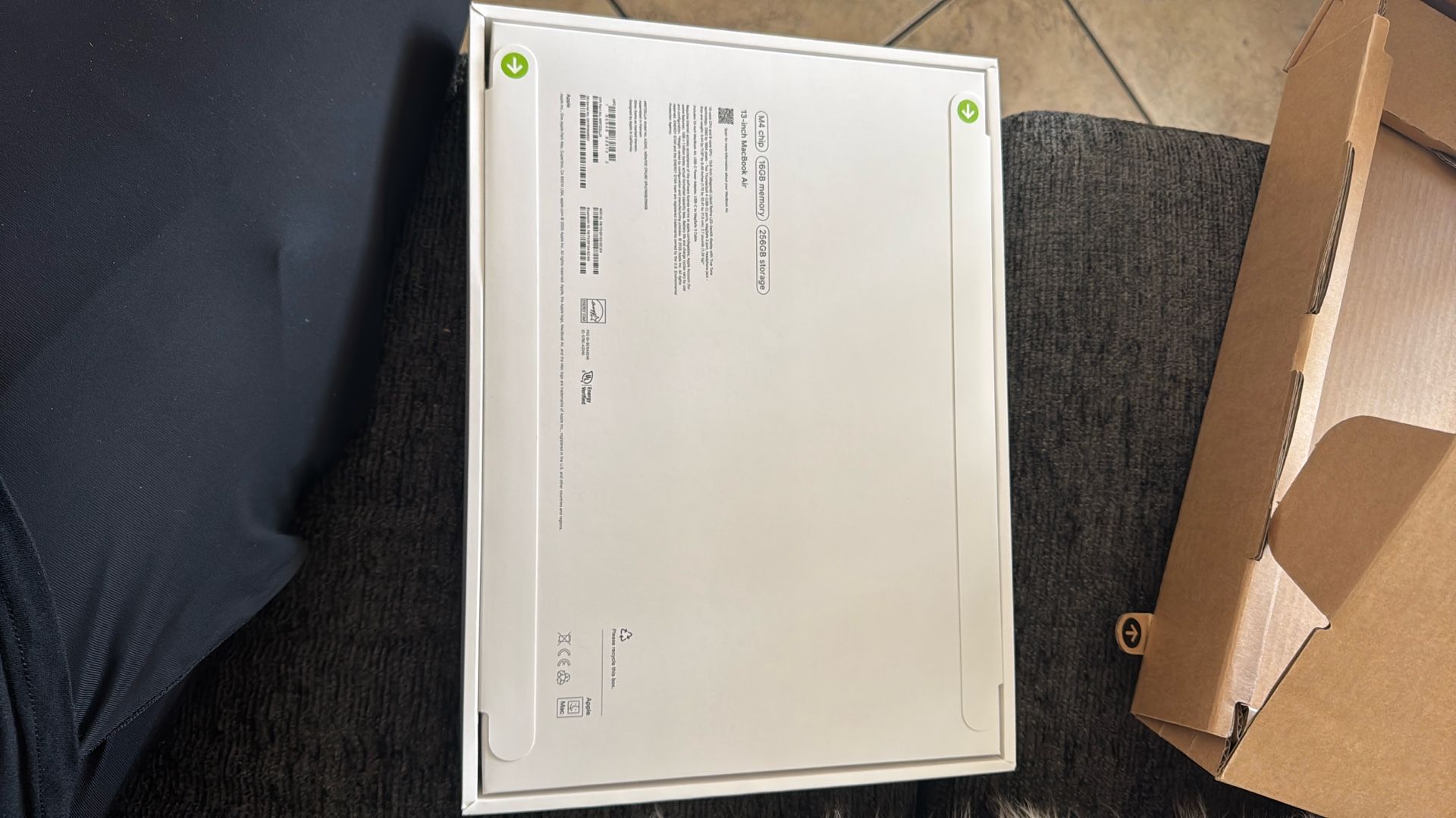 Apple 2025 MacBook Air 13-inch Laptop with M4 chip: Built for Apple ...