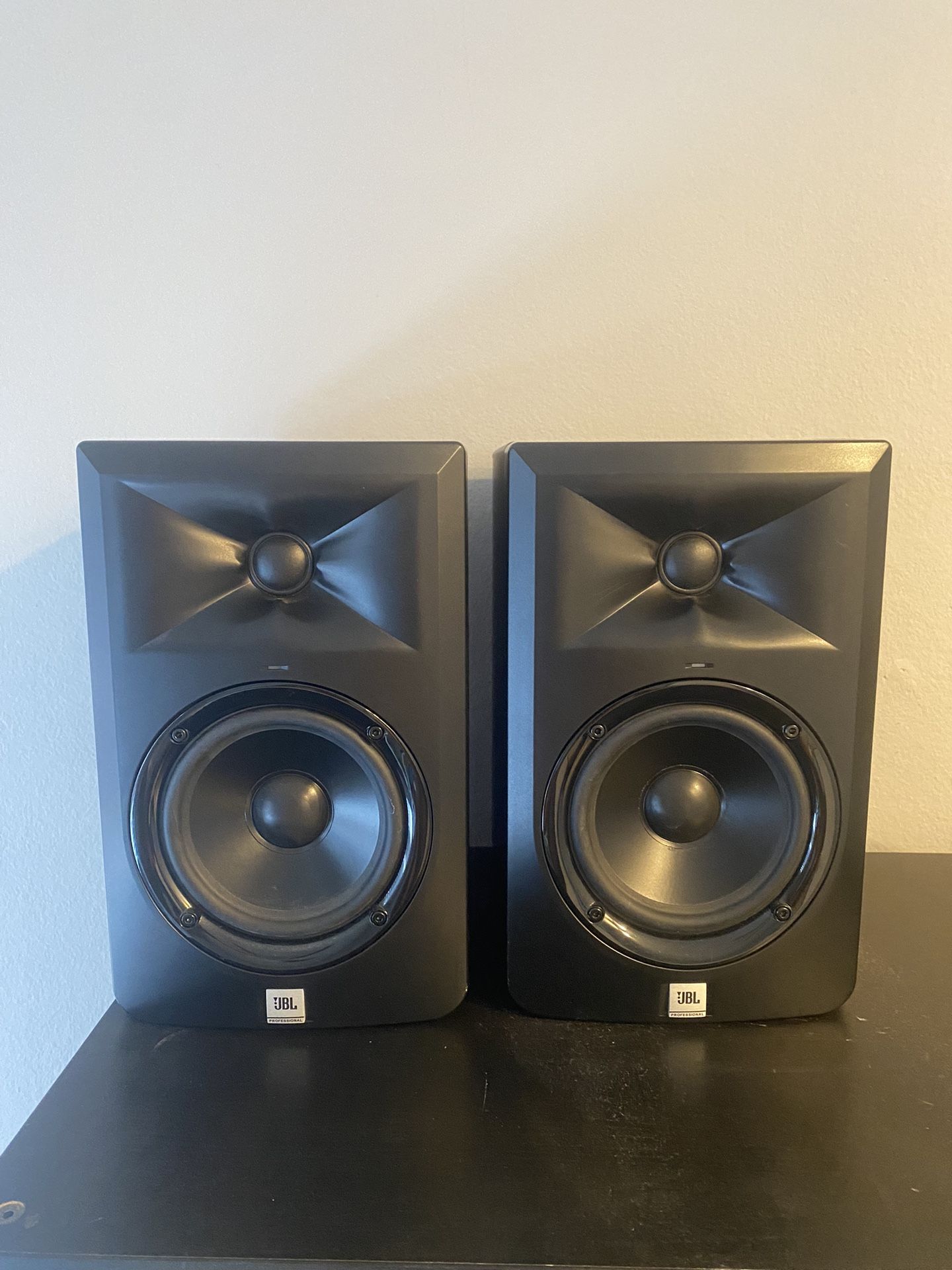 JBL LSR305 2-Way Active Studio Monitors for Sale in Chula Vista, CA ...