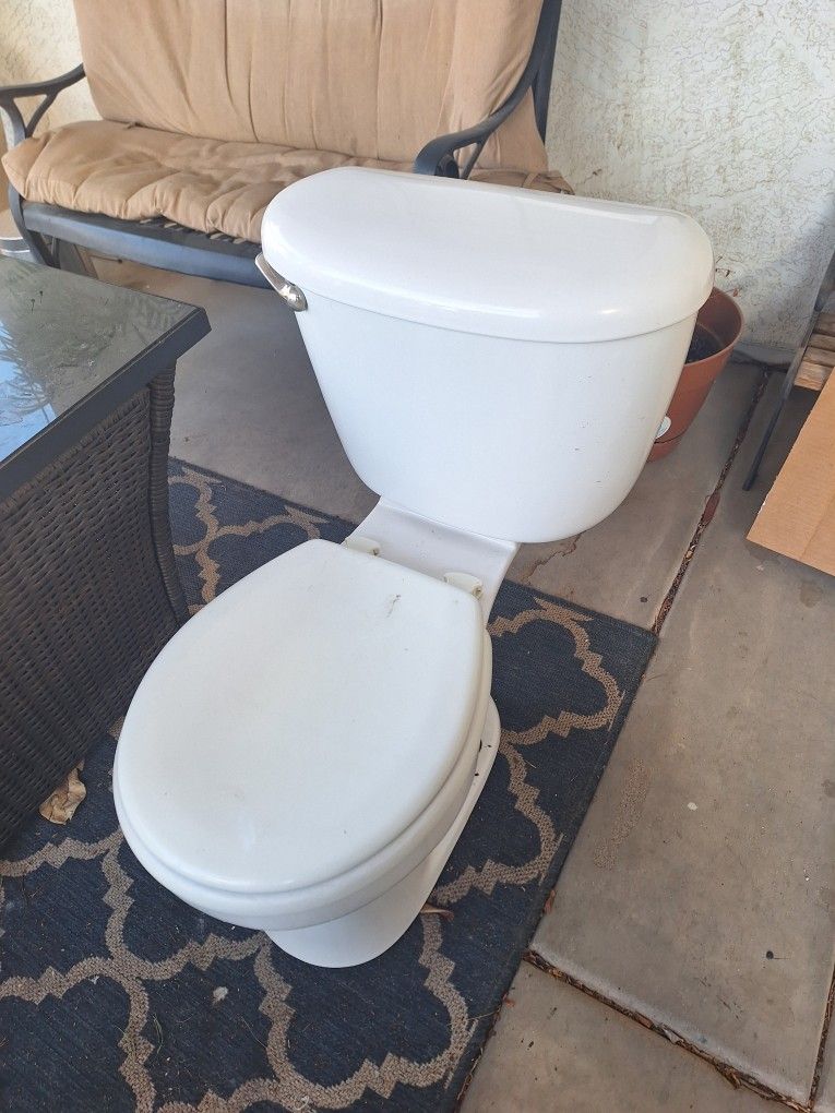 Perfectly Working Used toilet (Free) for Sale in Phoenix, AZ - OfferUp