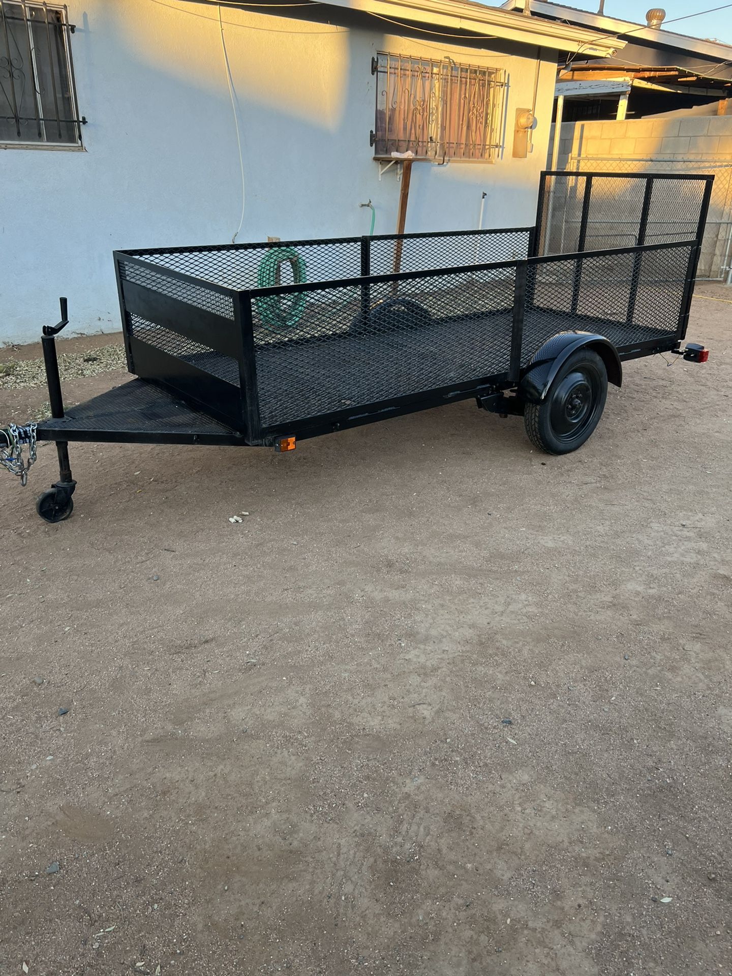 Traila De 4’2 De Ancha Por 10”4” De Larga for Sale in Riverside, CA ...