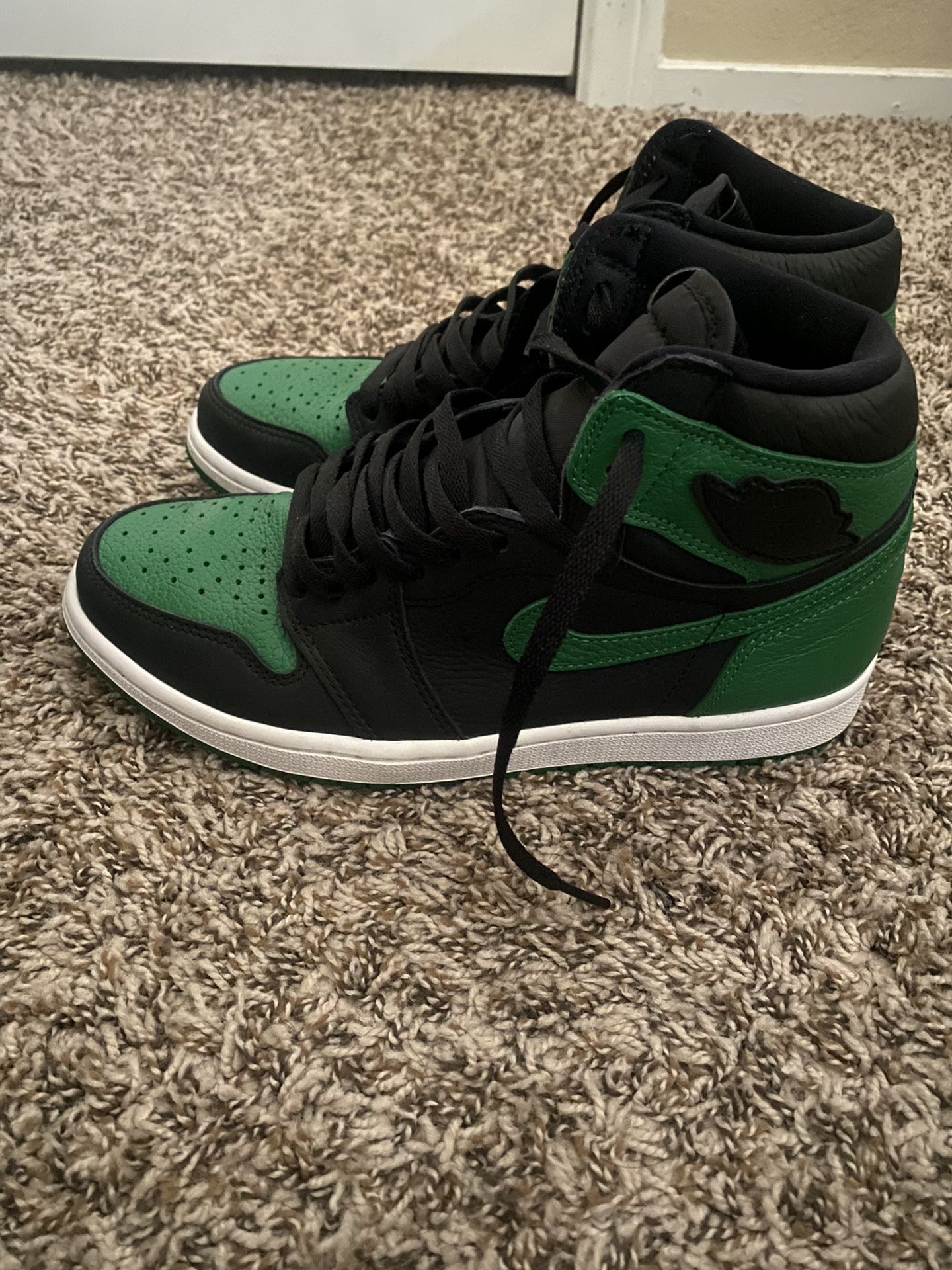 Pine Green Jordan 1s Size 9 for Sale in Las Vegas, NV - OfferUp
