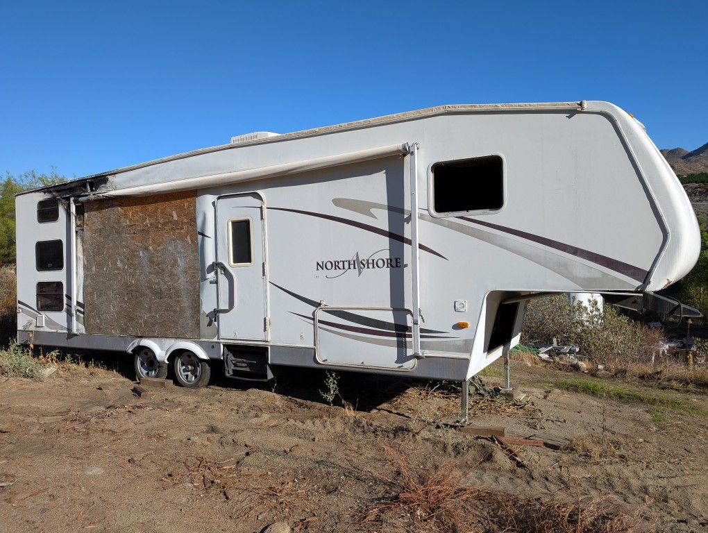 32ft fifth wheel Trailer Project / Parts / Salvage for Sale in Hemet ...