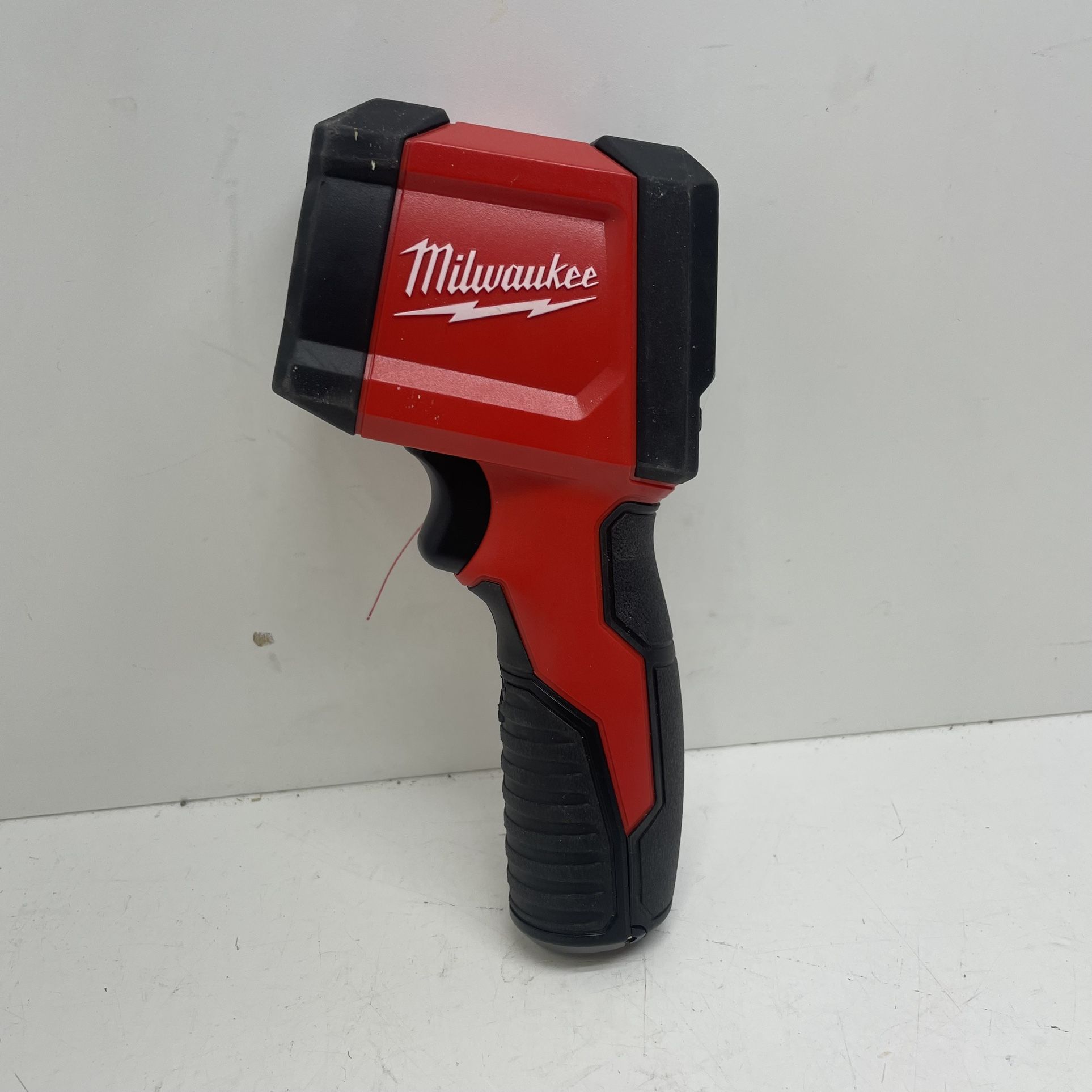 Milwaukee Infrared Temp Gun 198883/11 for Sale in Federal Way, WA - OfferUp