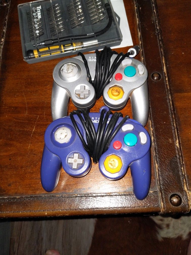 Gamecube Controllers For Refurbishment for Sale in Orange, CA - OfferUp