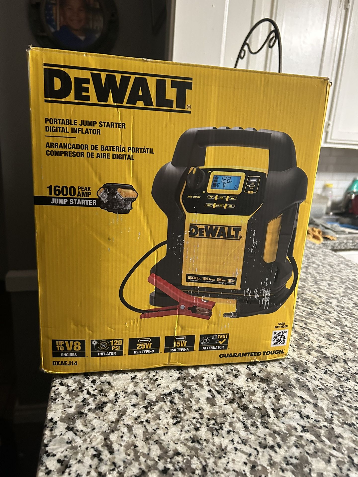 DEWALT 1600 Peak Amp Jump Starter with Digital Compressor and USB Power ...