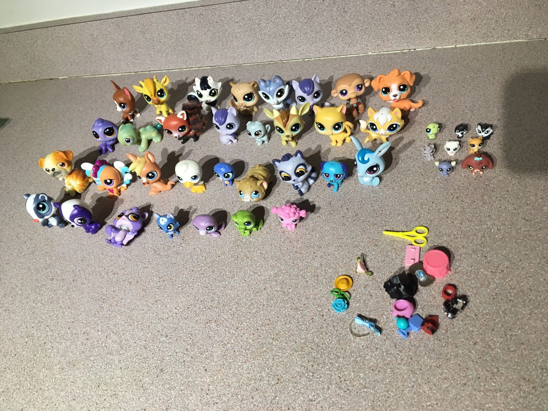 Littlest Pet Shop LPS Lot 32 Pets & 8 Minis for Sale in Virginia Beach ...