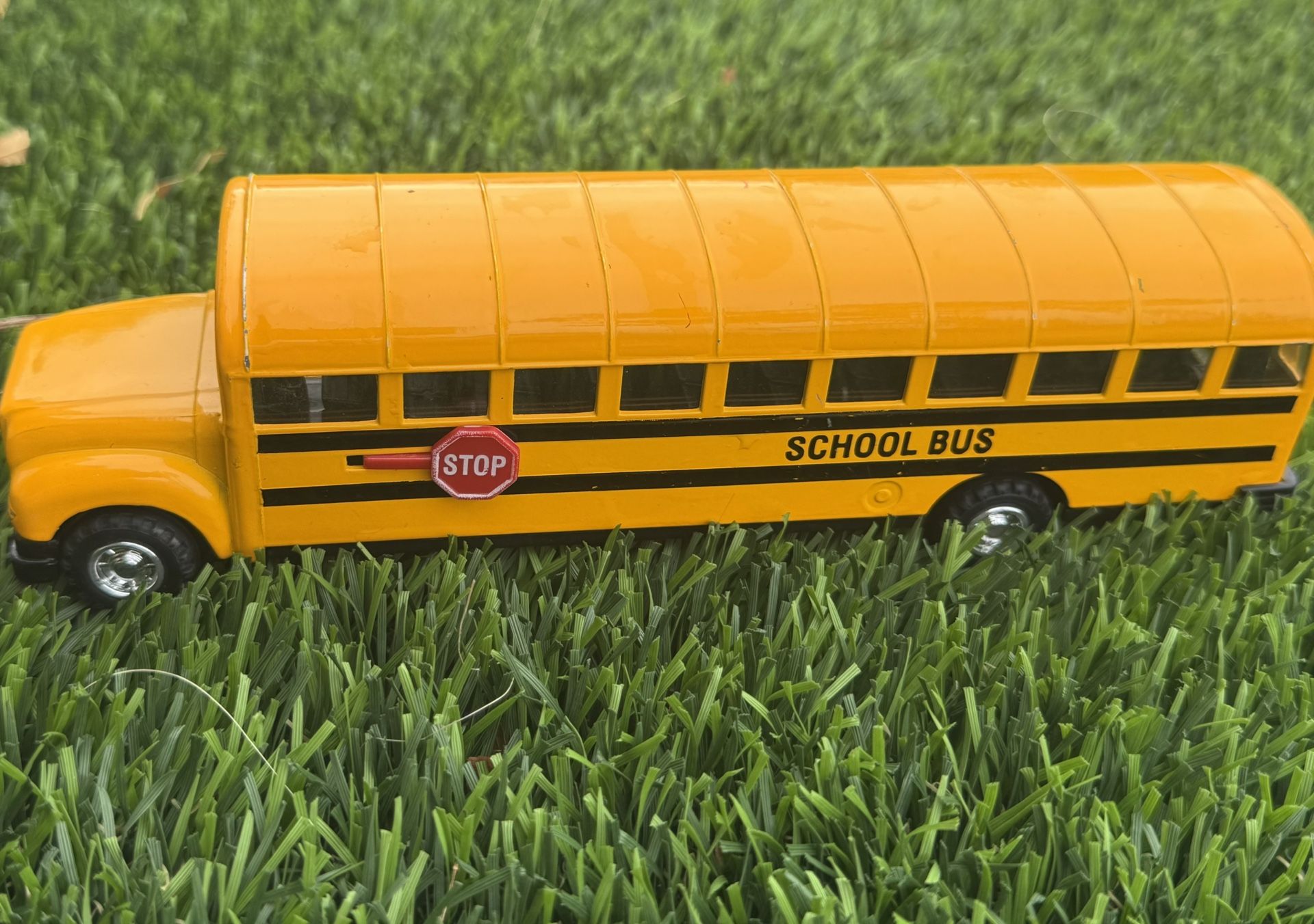 Large Die Cast yellow School Bus toy model with Pull back action 8.5 ...