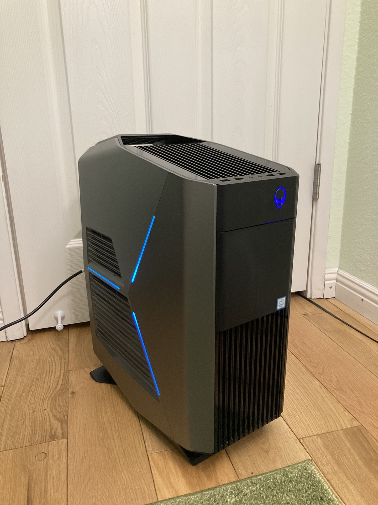 LOADED Alienware Aurora R6 Gaming PC - Watercooled i7 7700k, 16gb ram ...