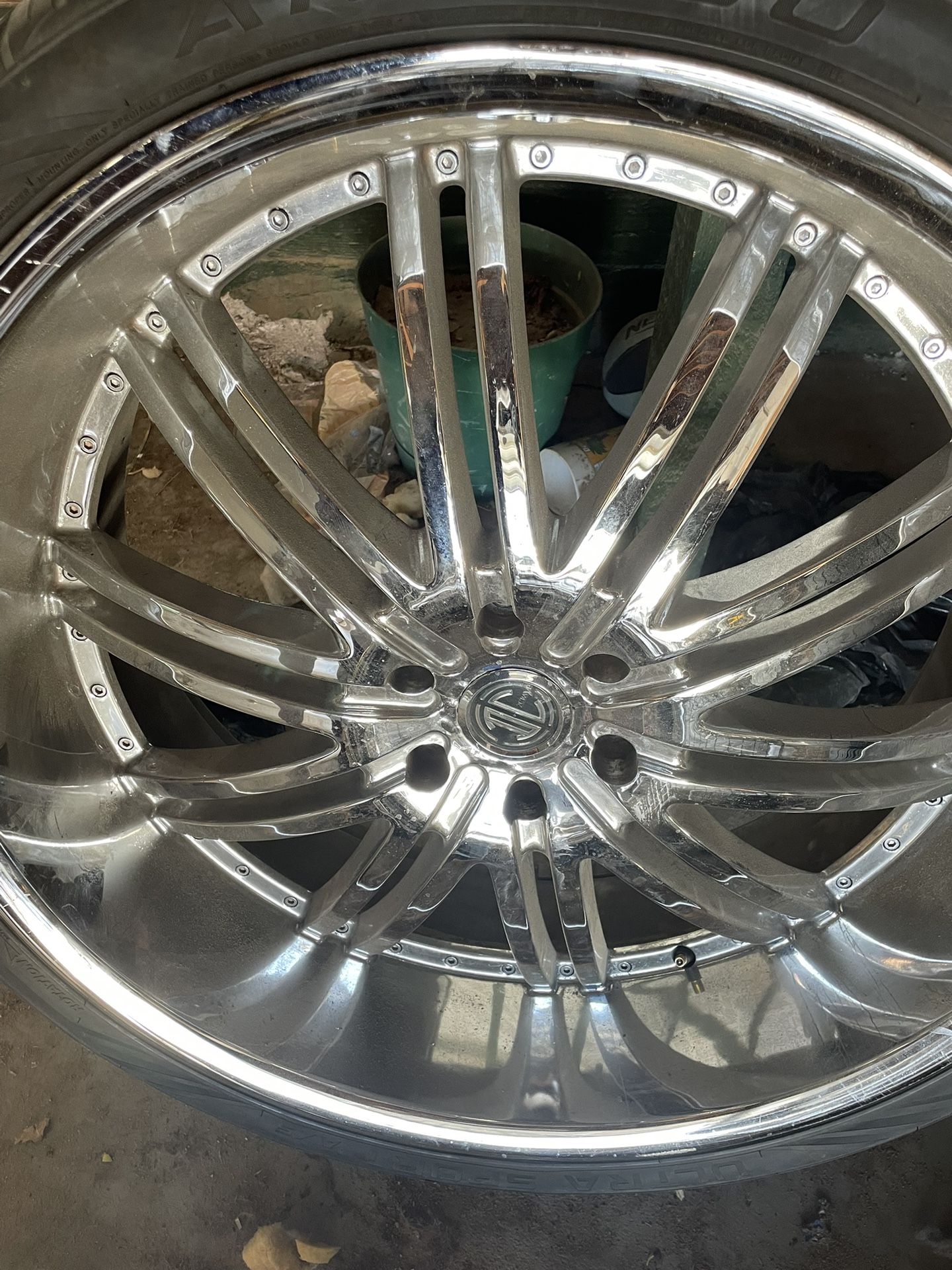 26 Inch Chrome Rims 6 Lugs for Sale in Barstow, CA - OfferUp