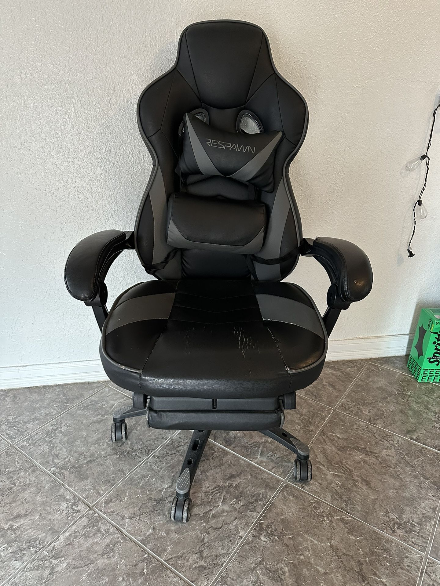 Respawn Gaming Chair for Sale in El Paso, TX - OfferUp