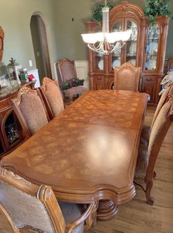 Monte Carlo Dining Room Set
