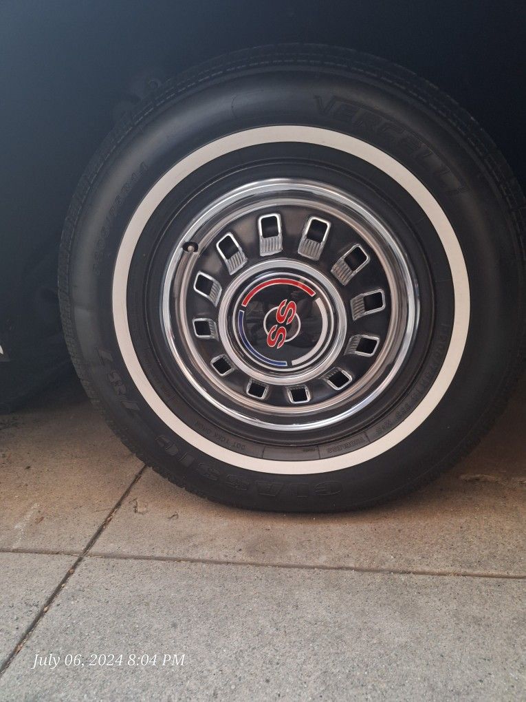 14-in Chevy Stock Rim.+1967 Impala Ss Hubcaps for Sale in Long Beach ...