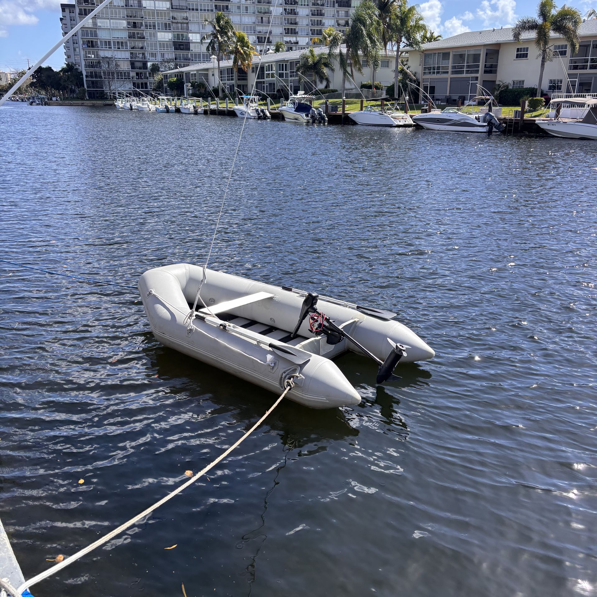 9 FOOT INFLATABLE BOAT / ELECTRIC MOTORS for Sale in Pompano Beach, FL ...