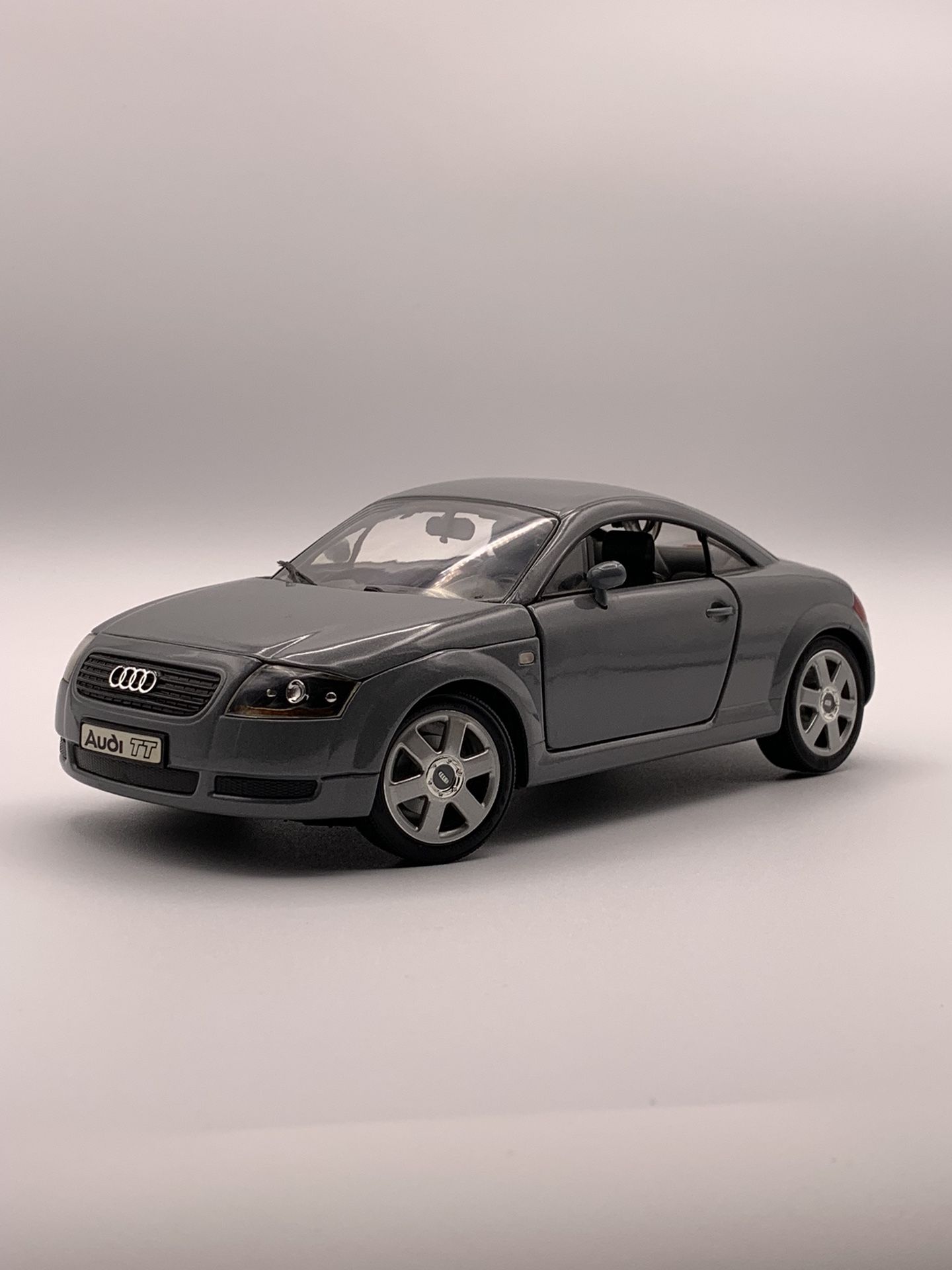 ‘98 Audi TT 1:18 Dark Gray Die-cast Model Car By Revell for Sale in ...