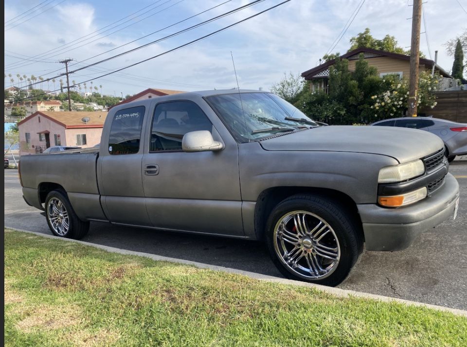 2001 Chevrolet Silverado for Sale in Los Angeles, CA - OfferUp