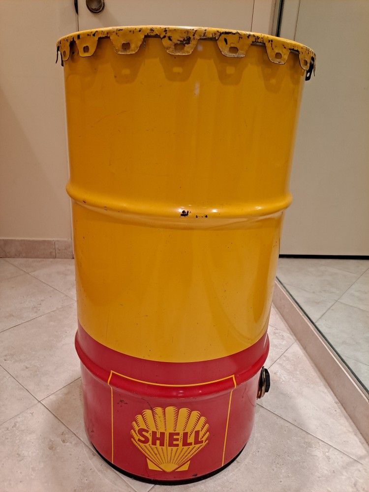 Vintage 1960's SHELL Oil Metal Container for Sale in Miami, FL - OfferUp