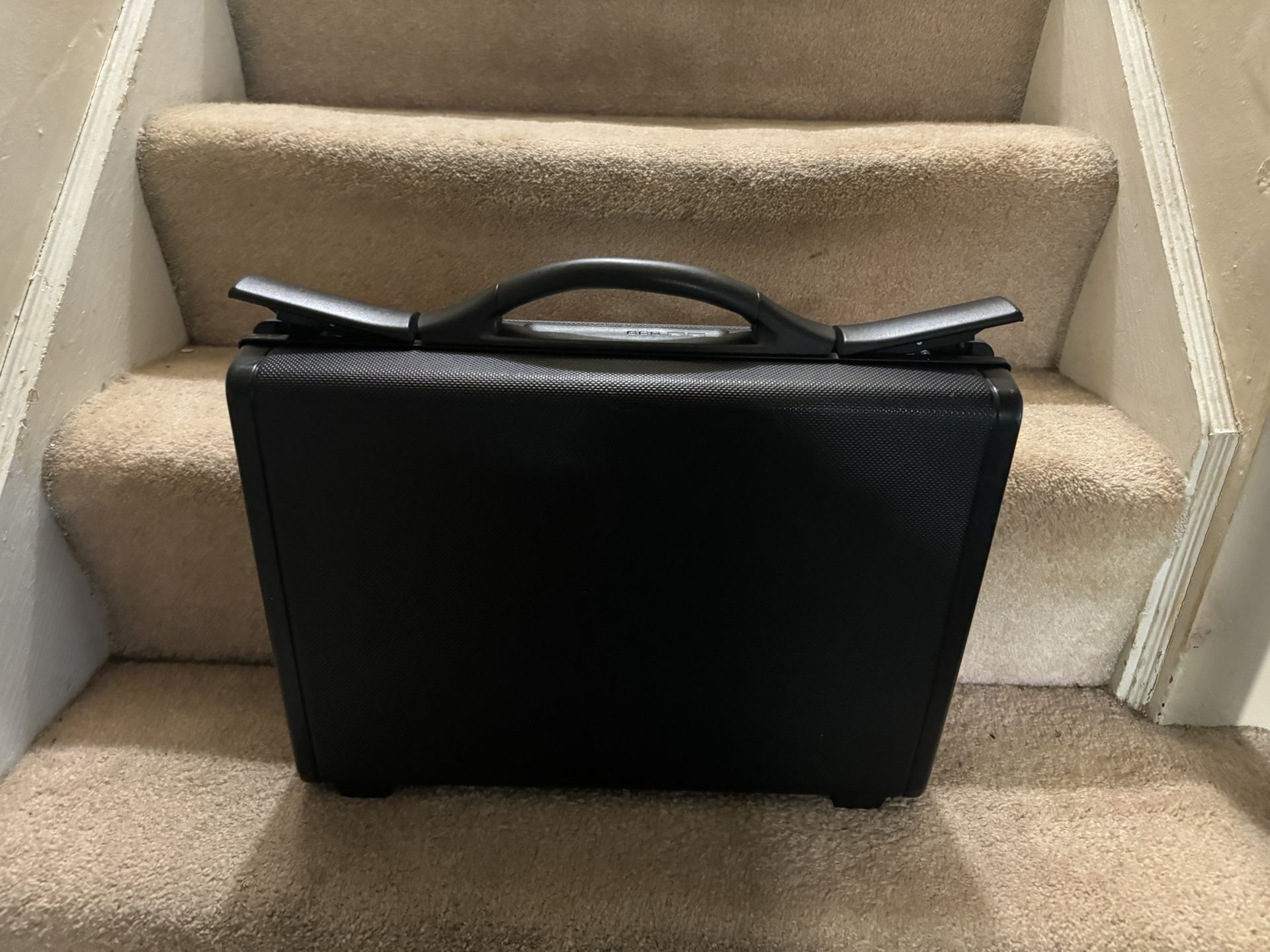 Samsonite Briefcase Hard body for Sale in North Versailles, PA - OfferUp