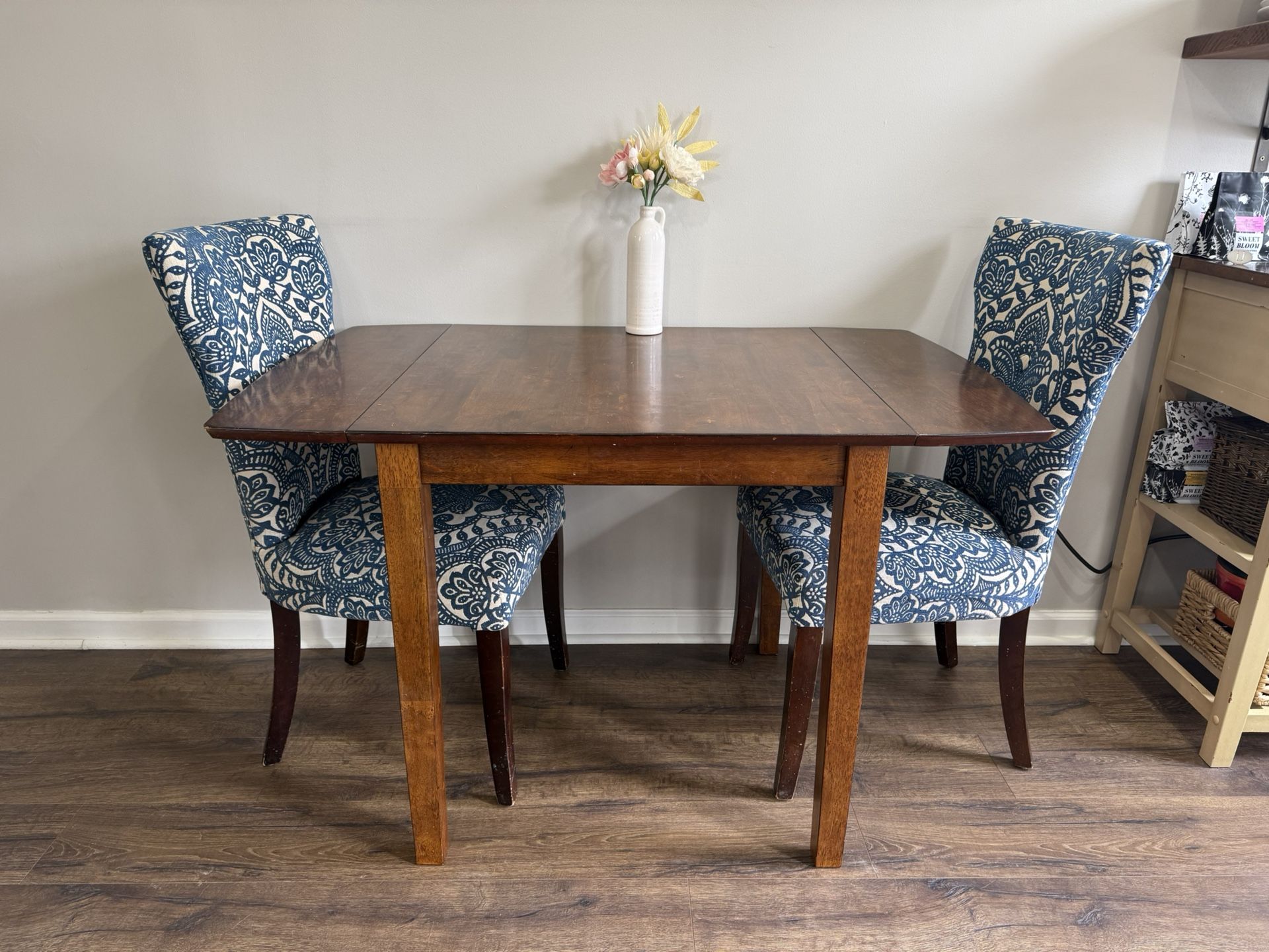 Expandable Solid Wood Dining Table with 2 Pier One Cushioned Chairs for ...