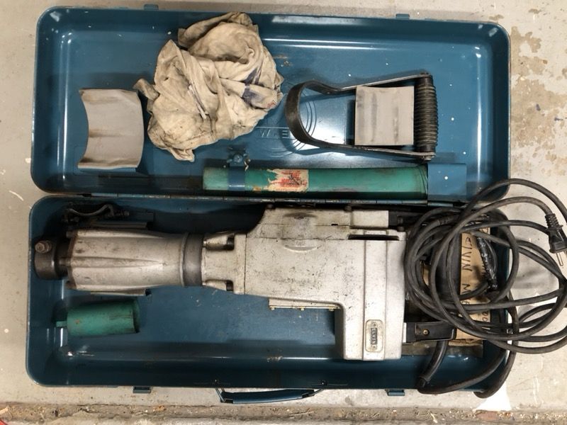 Makita 35lb Demolition Hammer HM1301 for Sale in Pleasanton, CA - OfferUp