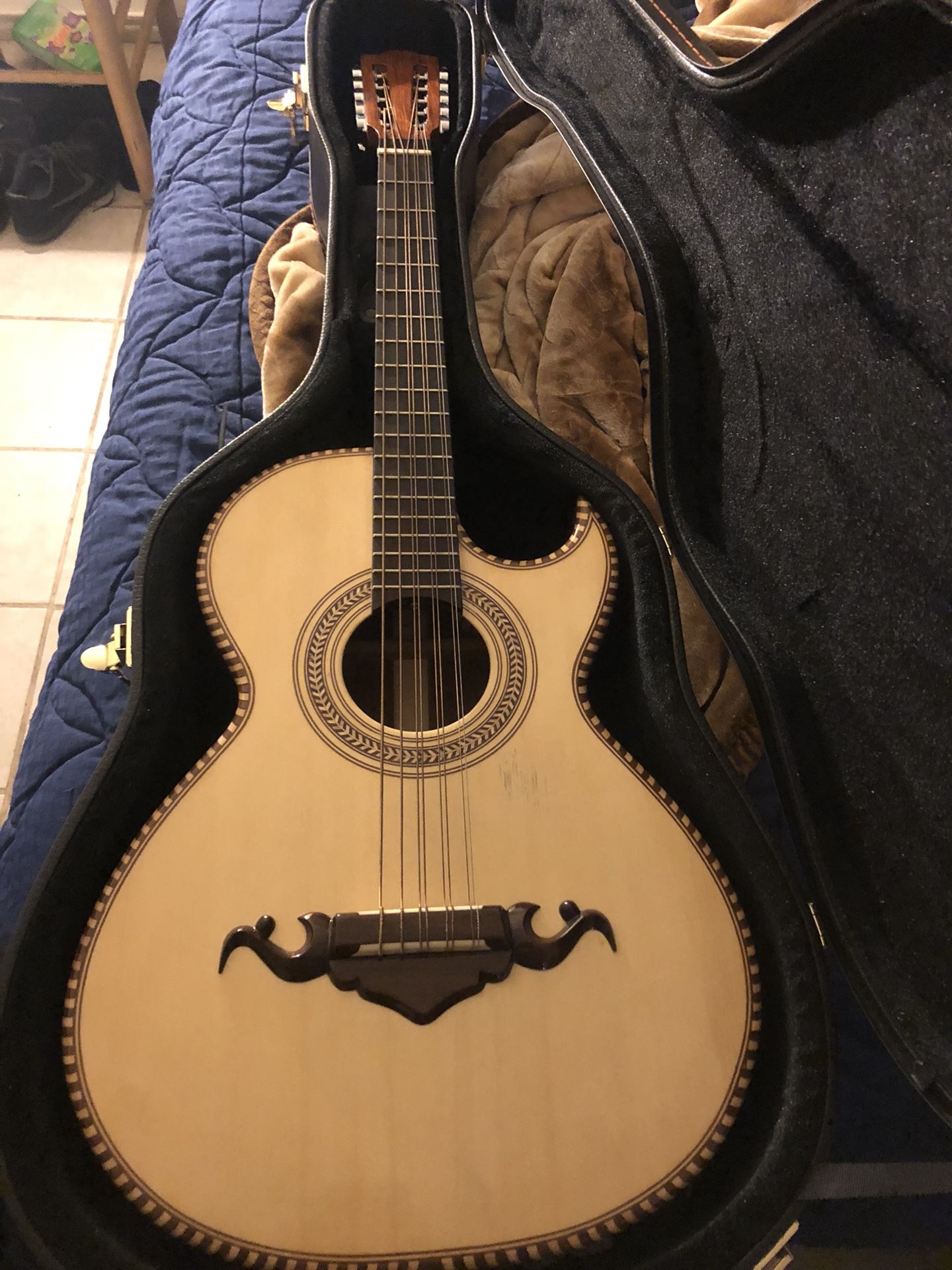 Bajo quinto/bajo sexto for Sale in Dallas, TX - OfferUp
