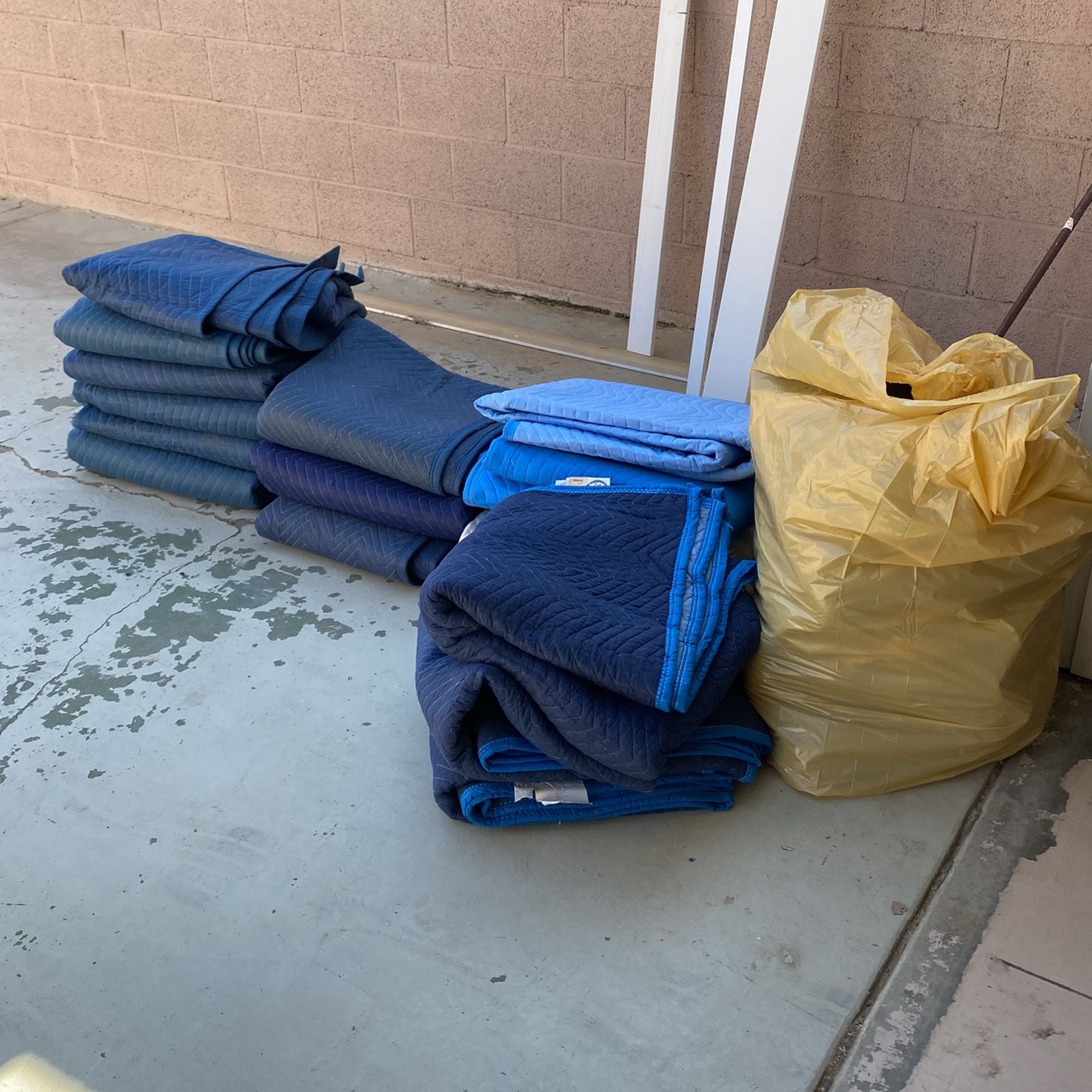 Lots Of Moving blankets-free for Sale in Arcadia, CA - OfferUp