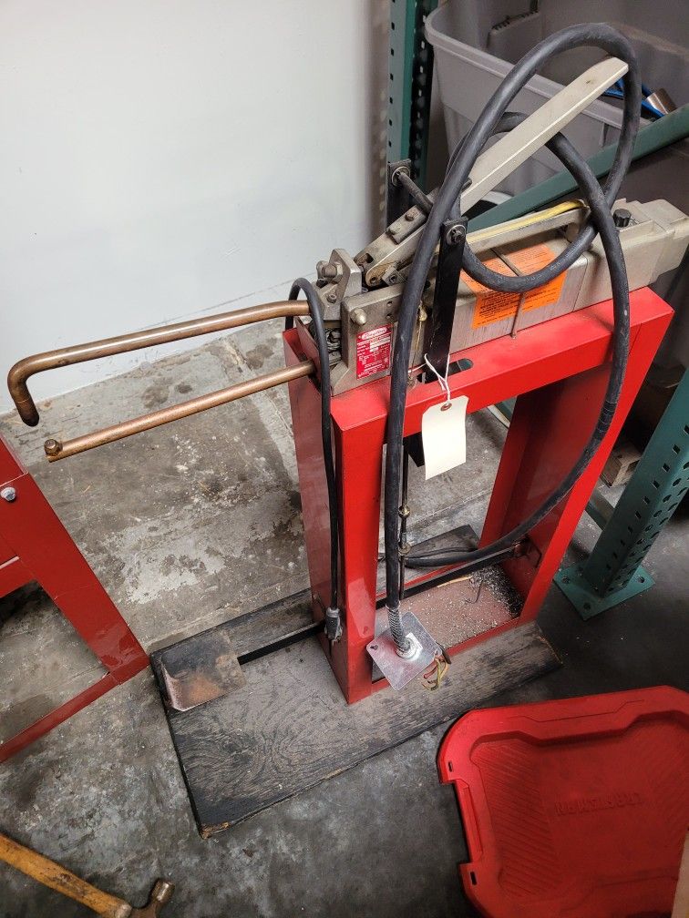 Dayton 4Z425 Portable Spot Welder 230v 2.5kva with Stand for Sale in ...