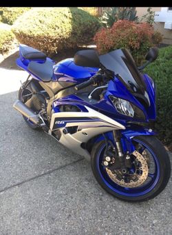 Yamaha R6 Blue And Gold